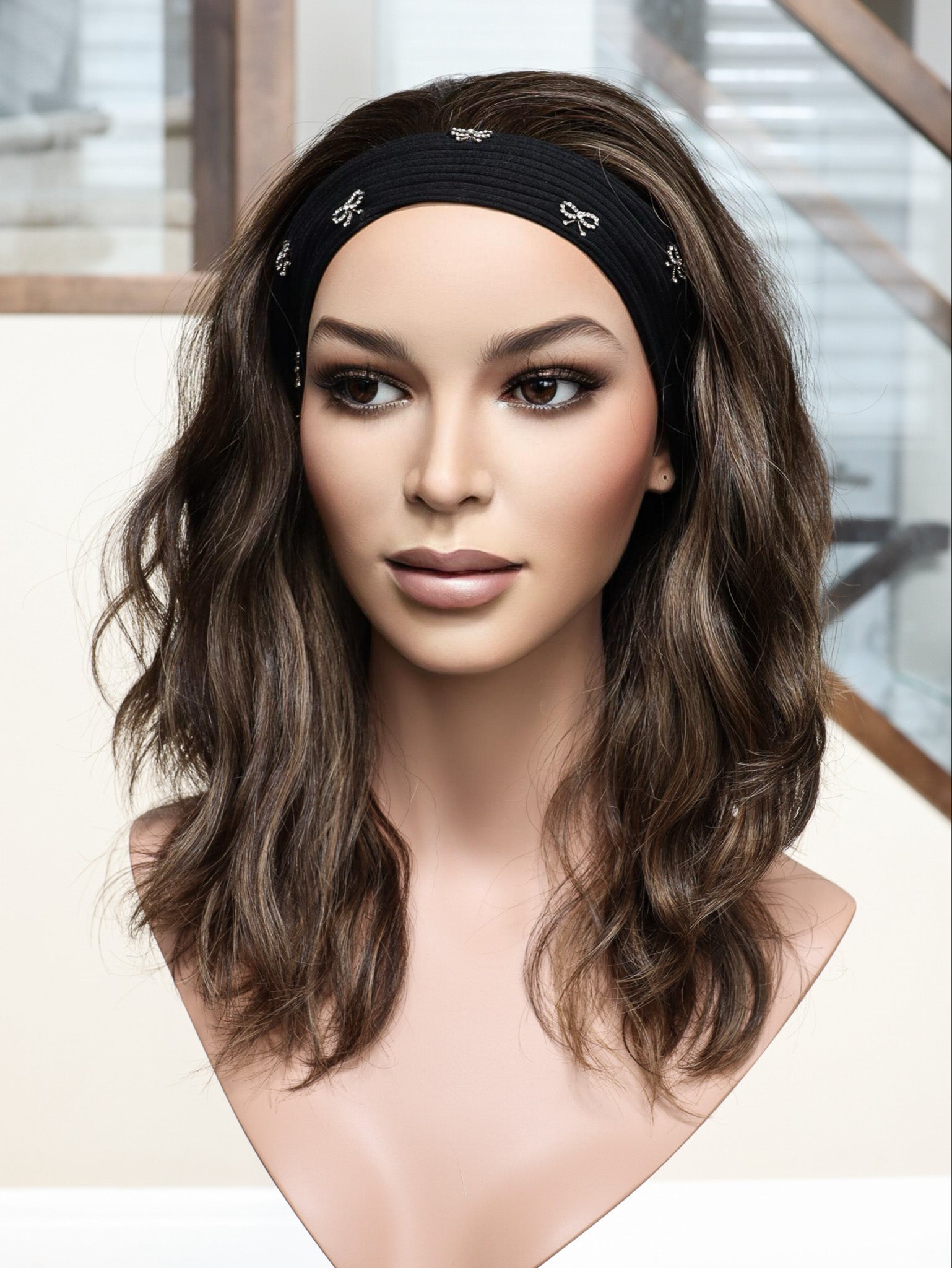 20" Flavia Wavy Bandfall Active Wig (S) – Madison Hair Collection